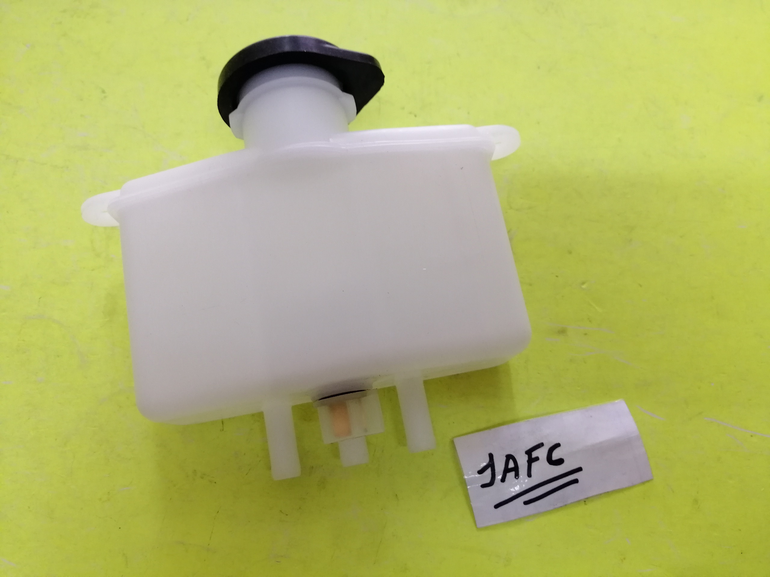 Mecânica: Depósito / Reservatório óleo travões Mitsubishi Canter ...